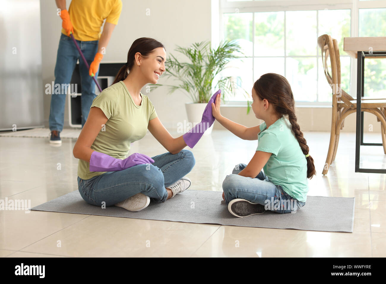 Happy family cleaning kitchen together Stock Photo - Alamy