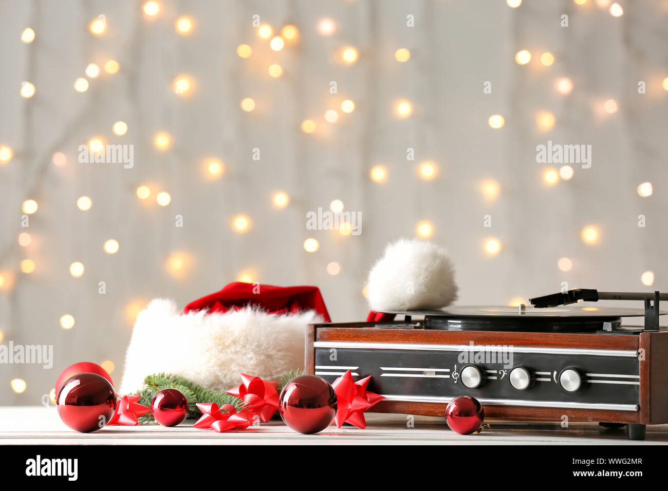 Christmas record player hi-res stock photography and images - Alamy