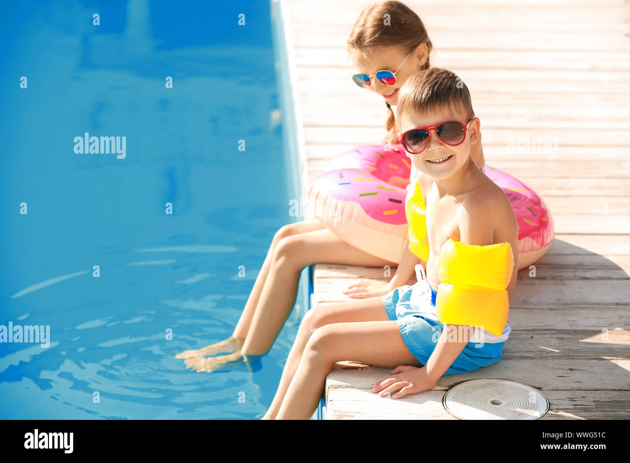 Friends sitting near pool hi-res stock photography and images - Alamy