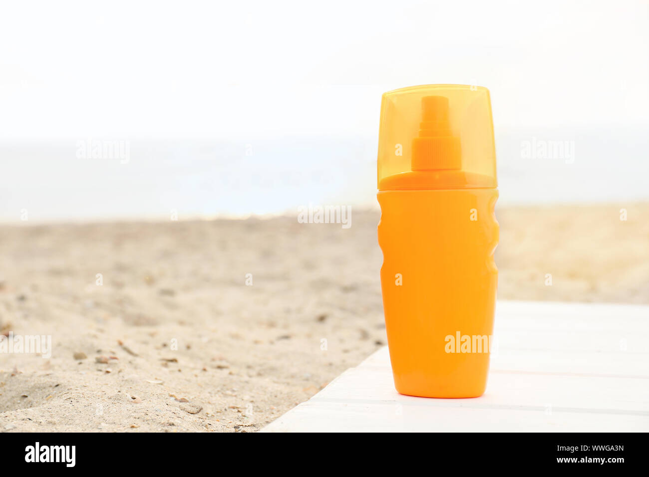 Bottle of sunscreen cream on sand beach Stock Photo - Alamy