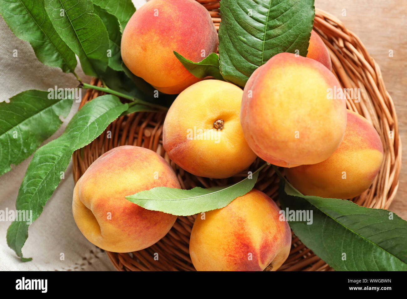 Peaches with leaves on tray hi-res stock photography and images - Alamy