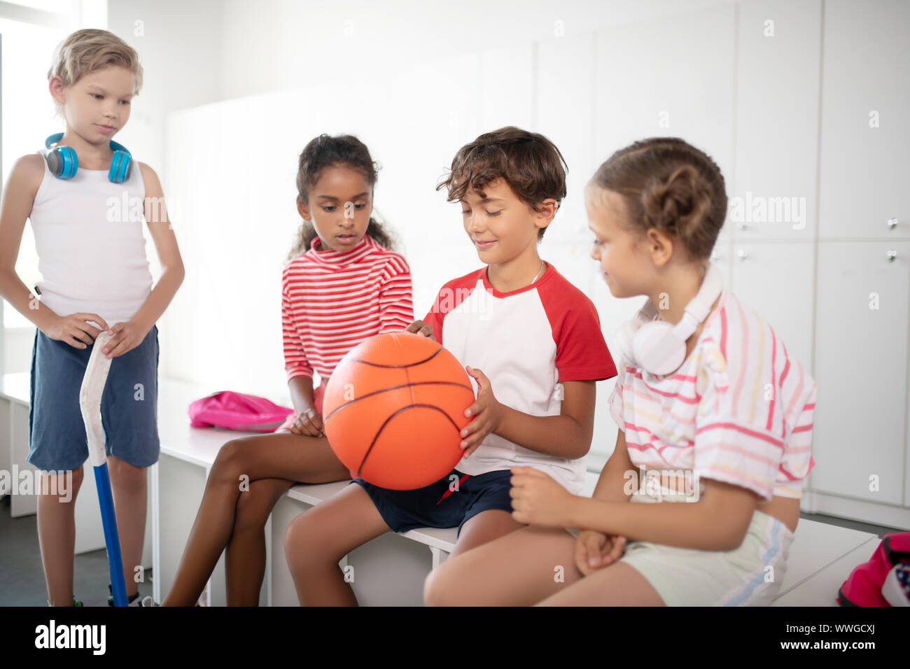 Pe class boy hi-res stock photography and images - Alamy