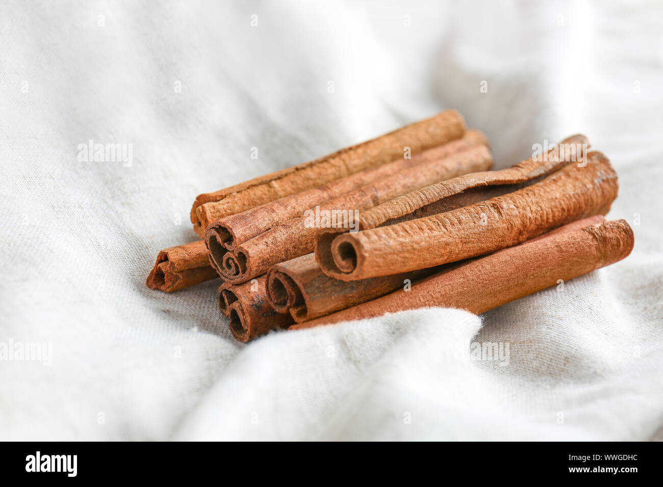 Sticks of aromatic cinnamon on cloth Stock Photo - Alamy