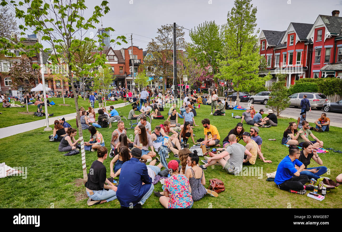 Kensington park activities hi-res stock photography and images - Alamy