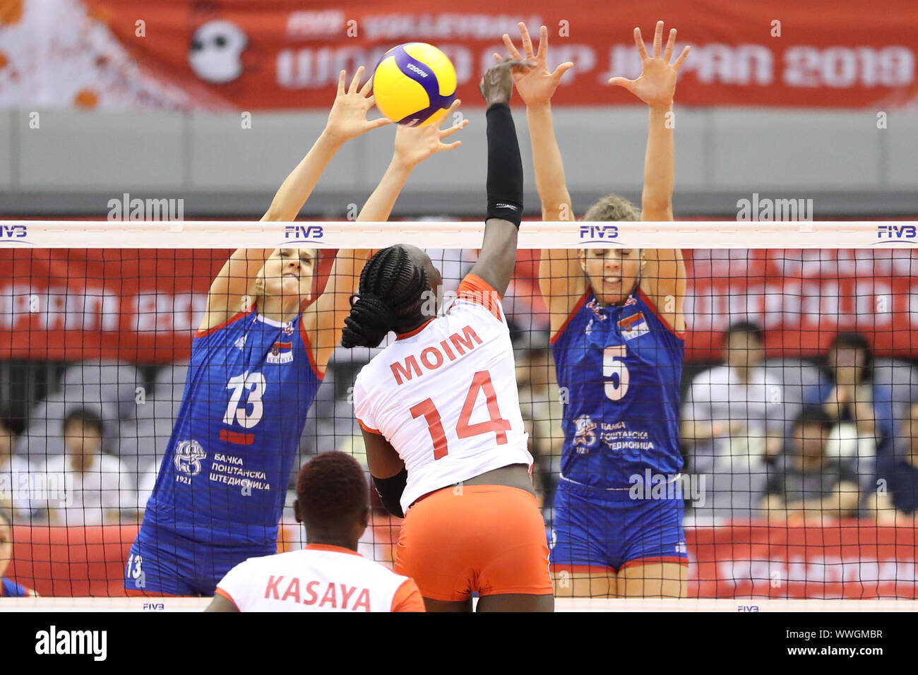 Hamamatsu, Japan. 16th Sep, 2019. Mercy Moim (top, C) of Kenya spikes ...