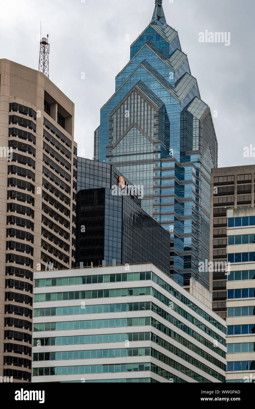 Glass skyscrapers street view hi-res stock photography and images - Alamy