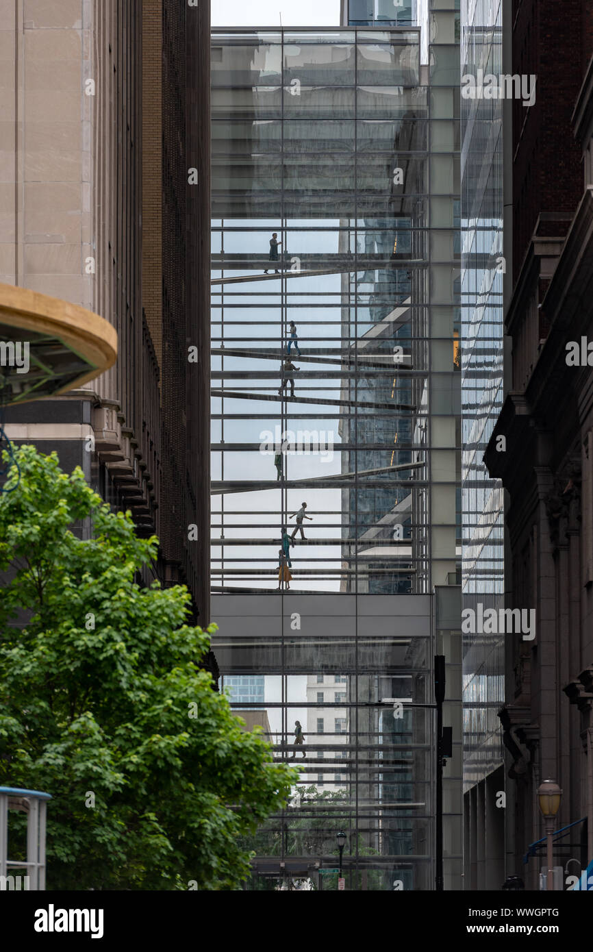 Figures walking along beams in Jonathan Borofsky's Humanity in Motion ...
