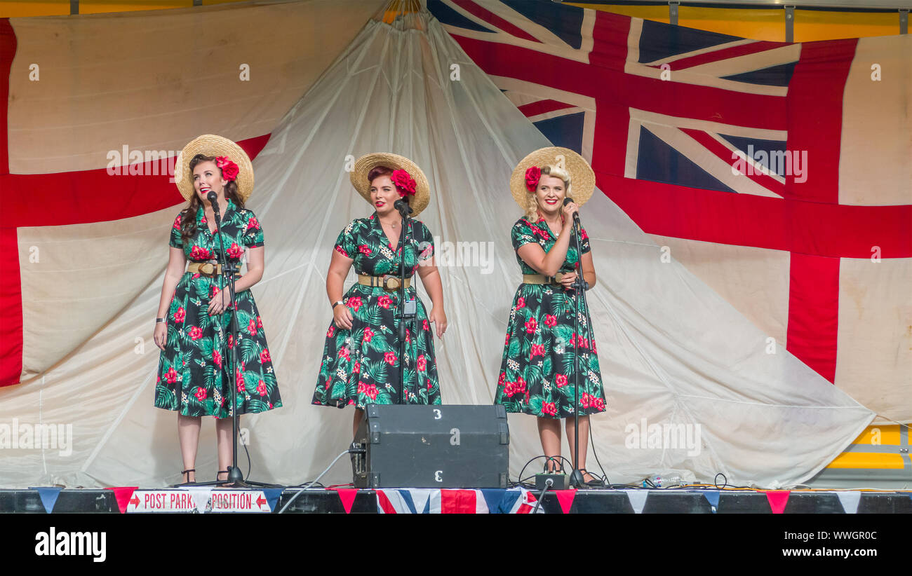 Wartime stage performance hi-res stock photography and images - Alamy