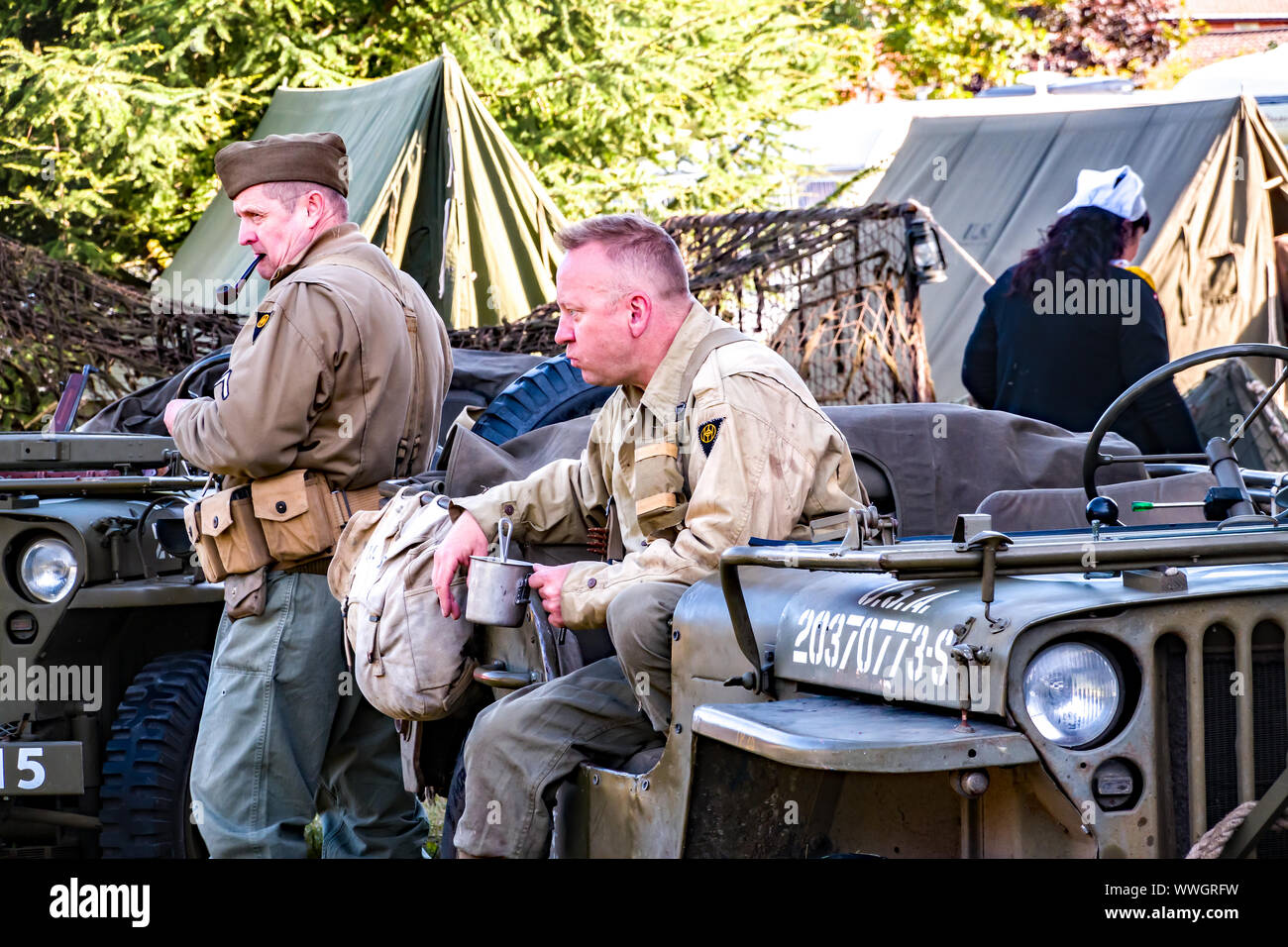 Men dressed in 1940s army uniforms hi-res stock photography and images ...