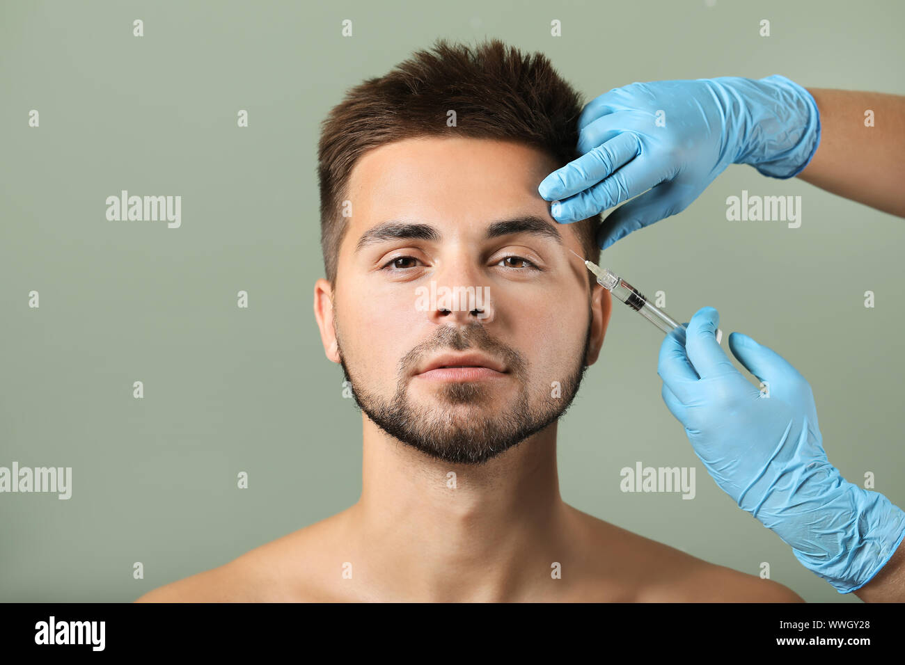 Man receiving an injection hi-res stock photography and images - Alamy