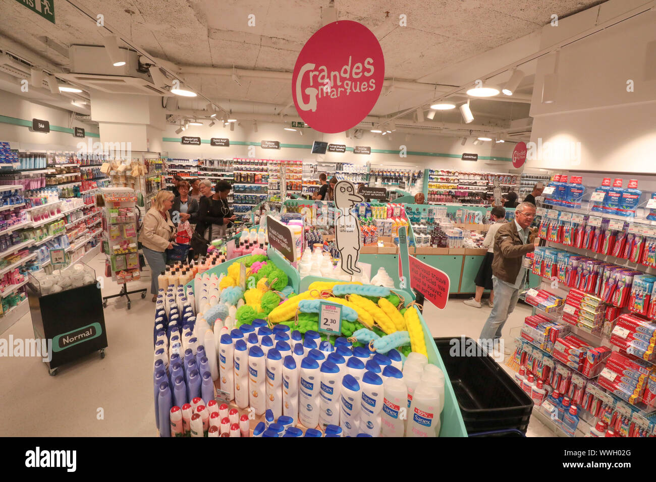 Normal shop hi-res stock photography and images - Alamy