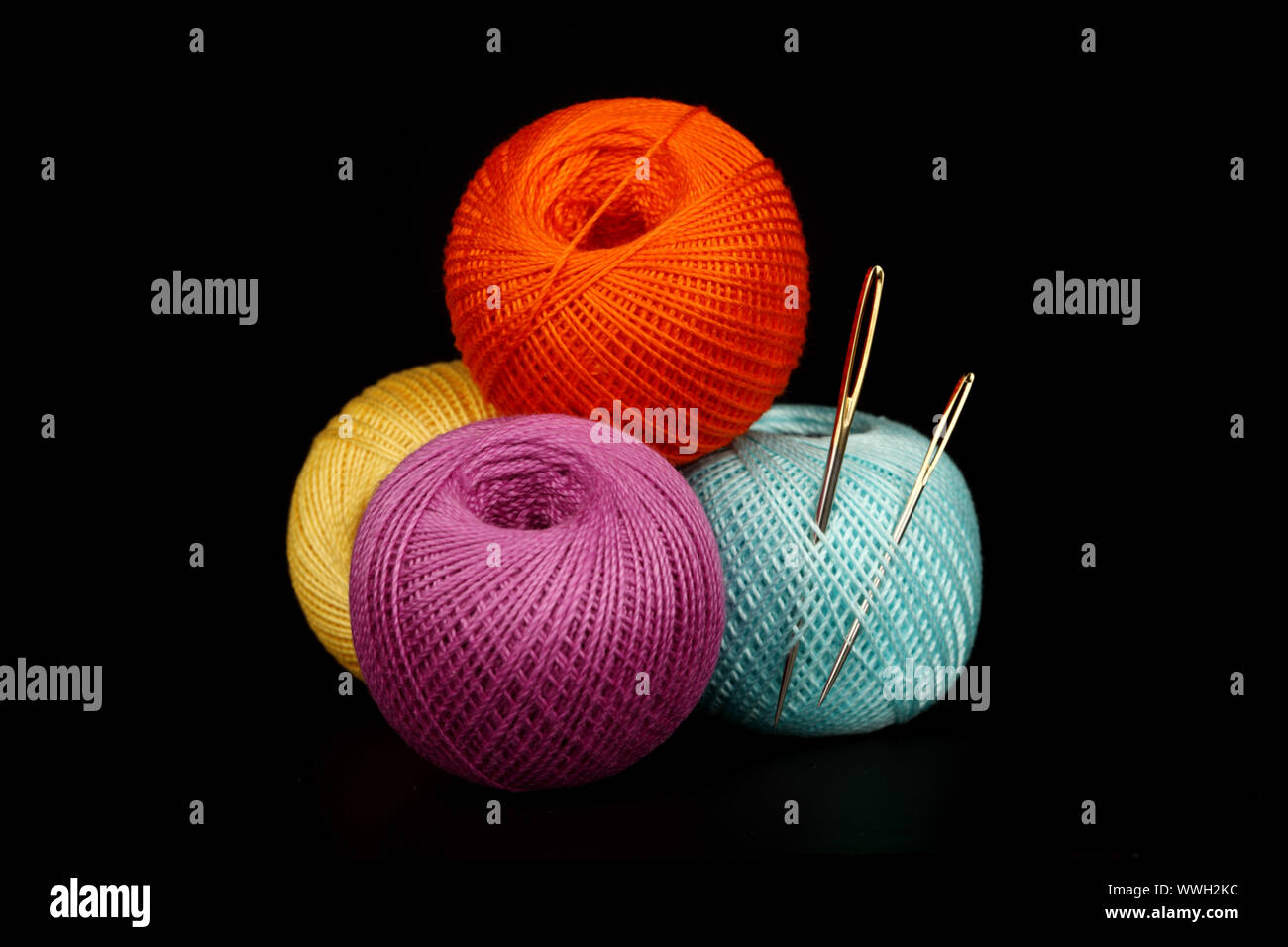 needle and thread macro close up Stock Photo - Alamy
