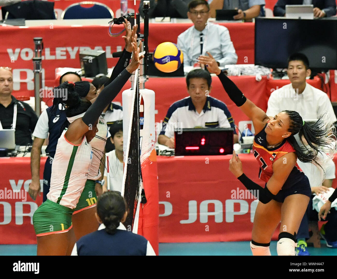 Gina r hi-res stock photography and images - Alamy