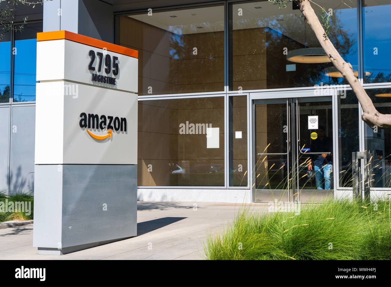 Amazon office hi-res stock photography and images - Alamy