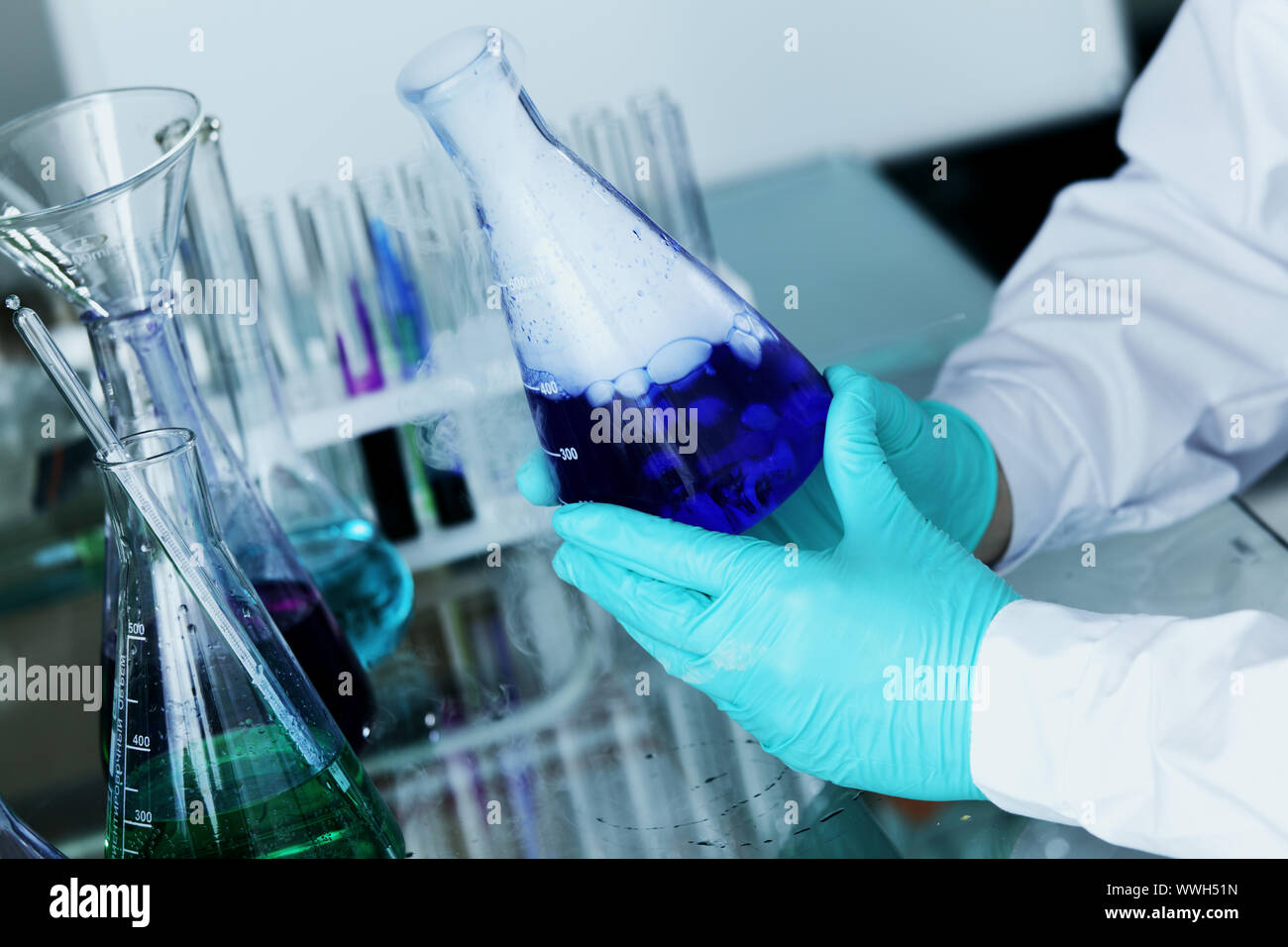 chemical experiment macro close up Stock Photo - Alamy