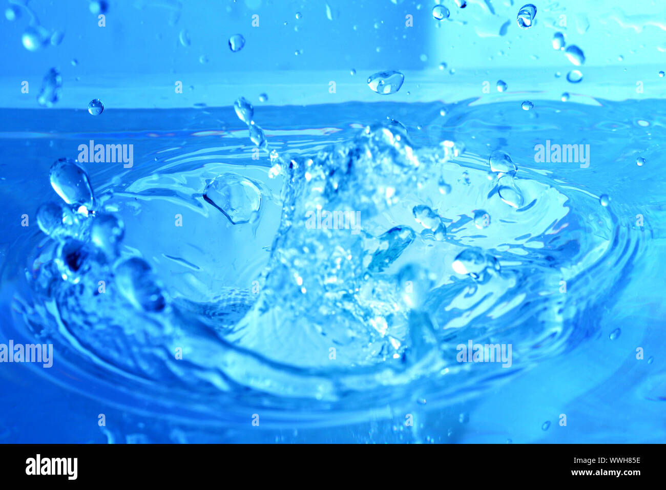 blue water splash macro close up Stock Photo - Alamy