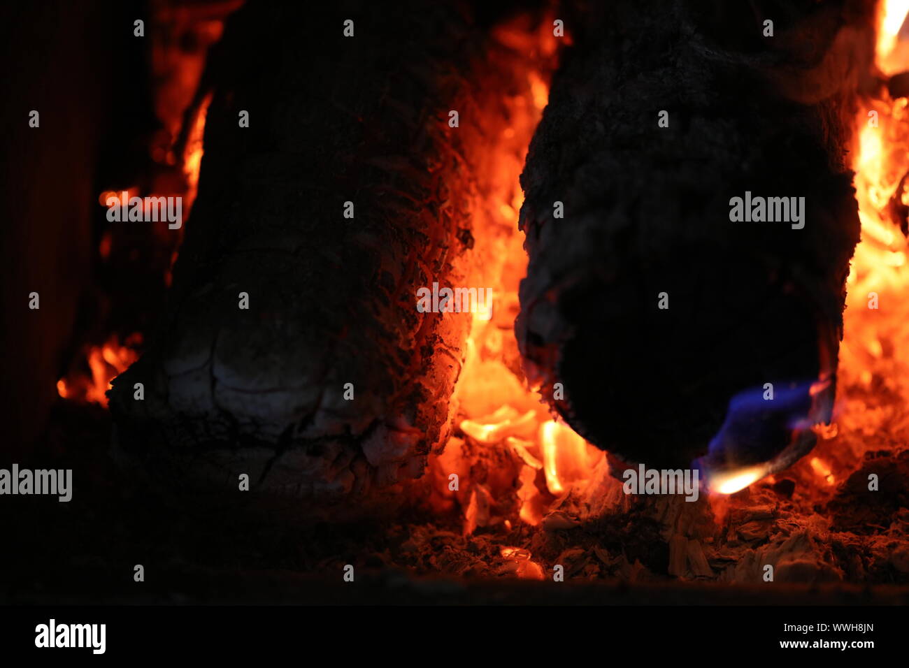 Smoking fire fireplace hi-res stock photography and images - Alamy
