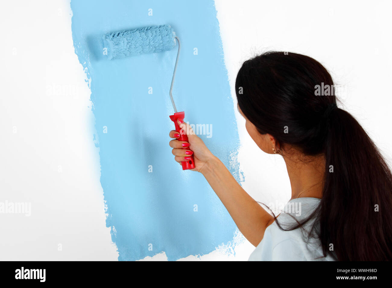 roller in woman hand paint on the wall Stock Photo - Alamy