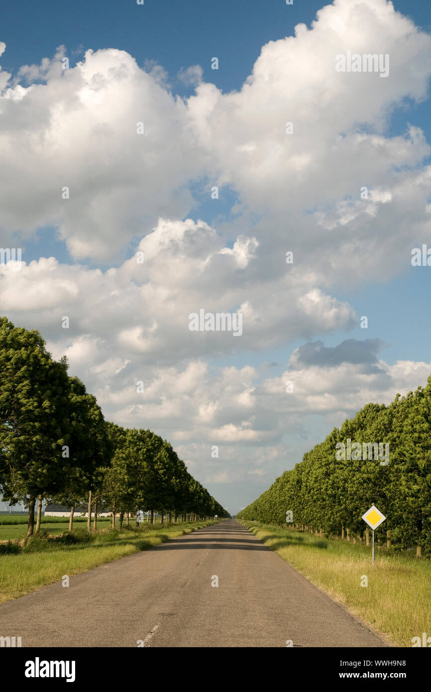 Endless way hi-res stock photography and images - Alamy