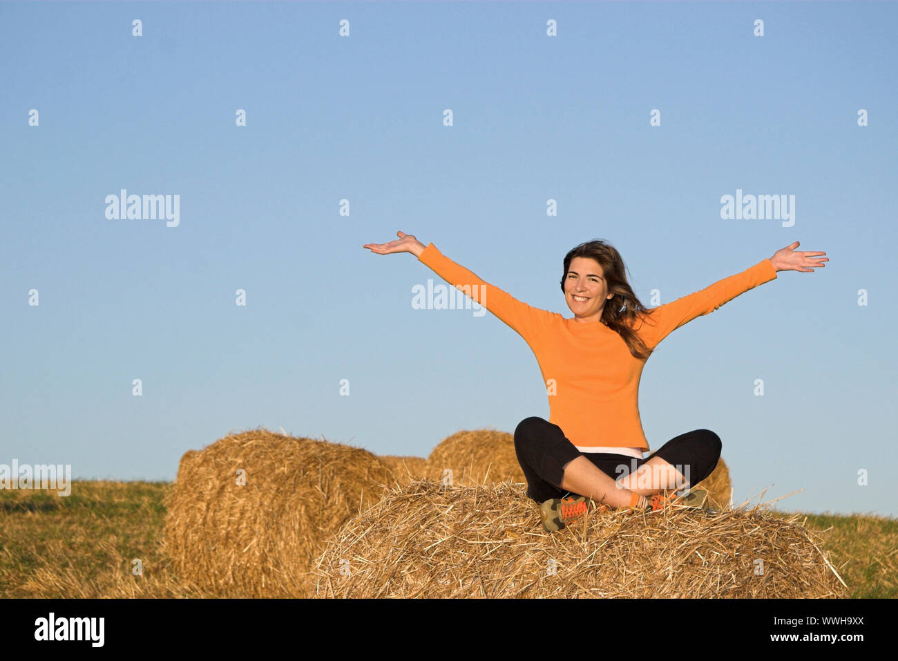 Beautiful woman with open arms Stock Photo - Alamy