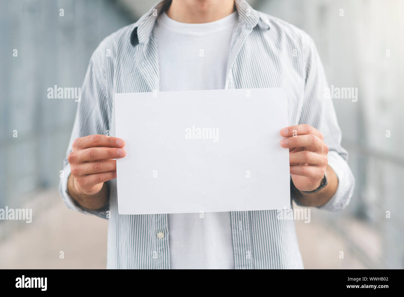 Empty name board in hands of meeting man at airport Stock Photo - Alamy