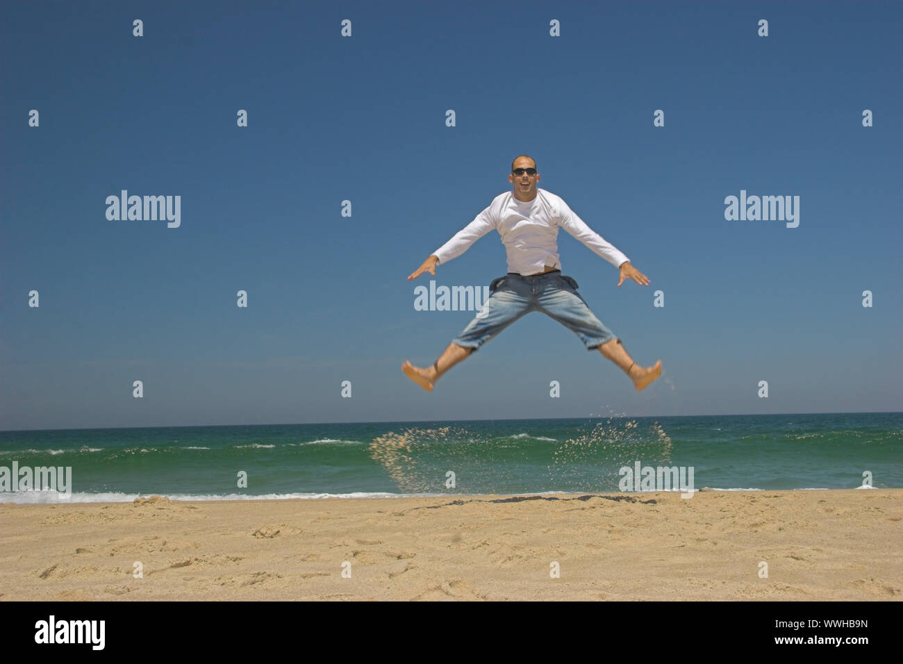 Man jumping on the beach Stock Photo - Alamy