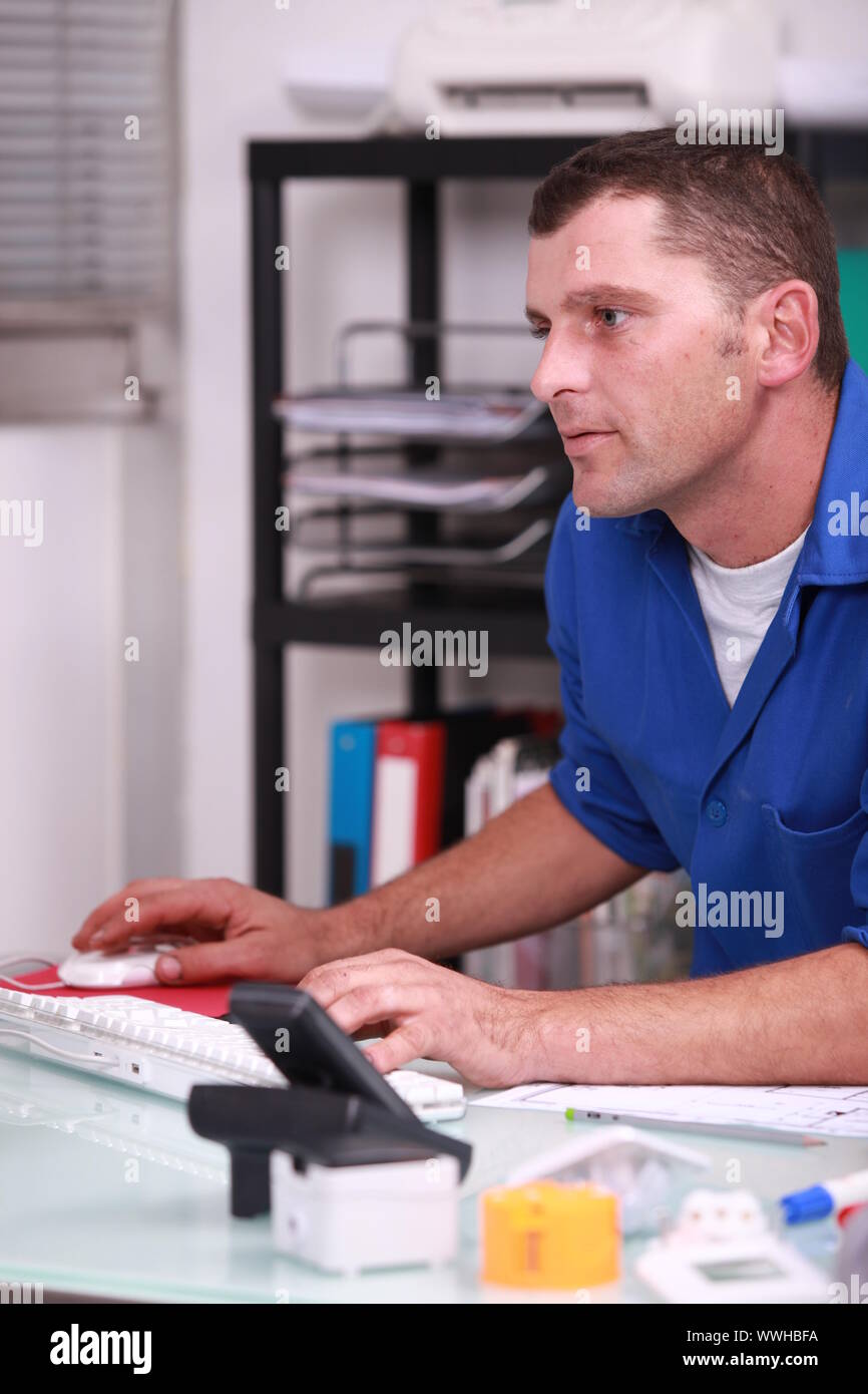 Plumber using a desktop computer Stock Photo - Alamy