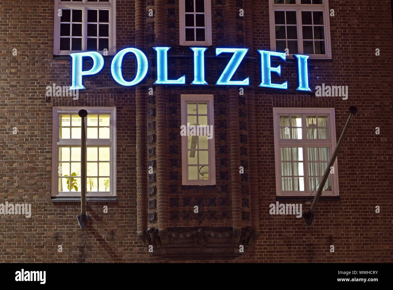 Police station at night hi-res stock photography and images - Alamy