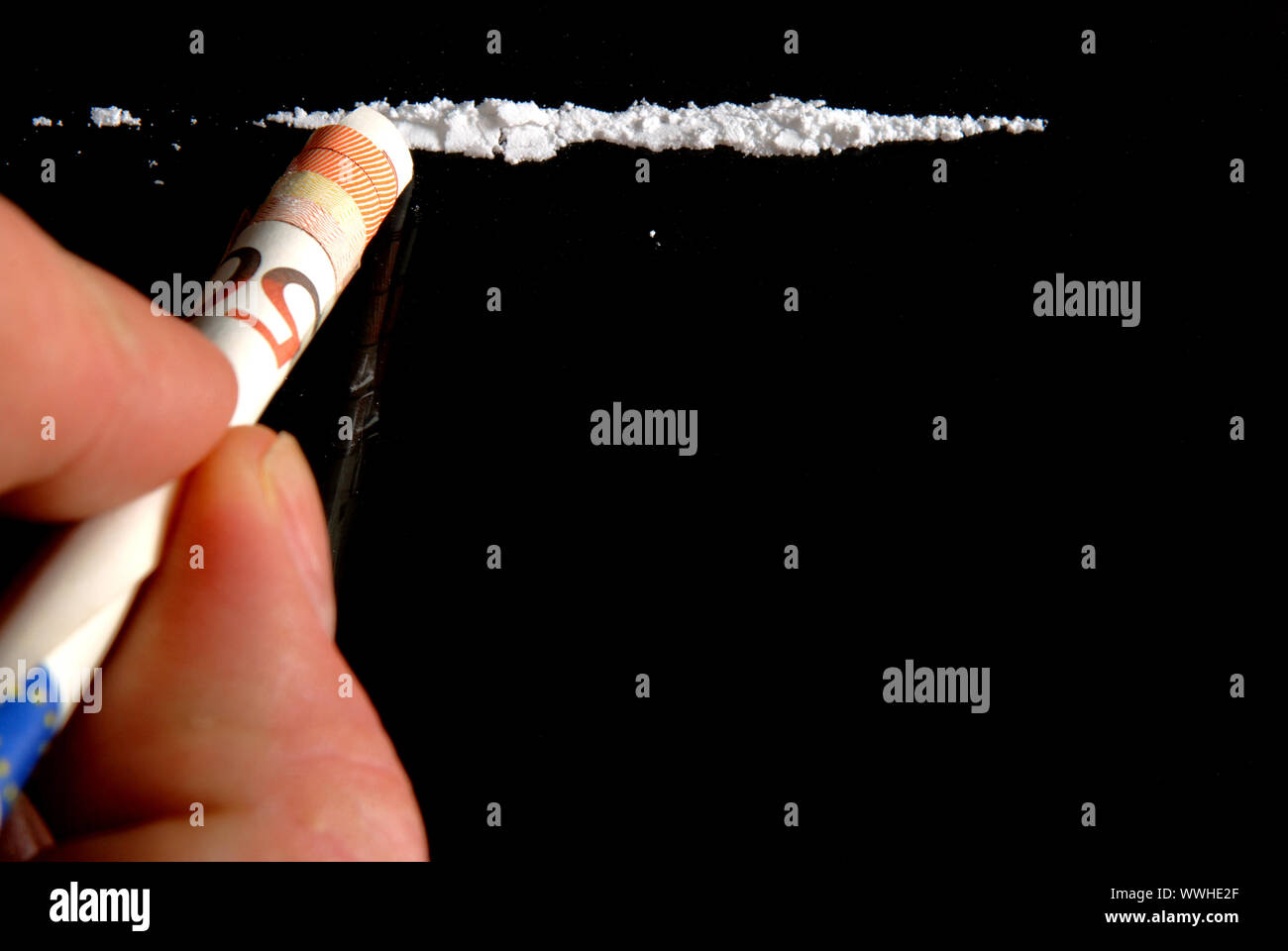 Line of coke hi-res stock photography and images - Alamy