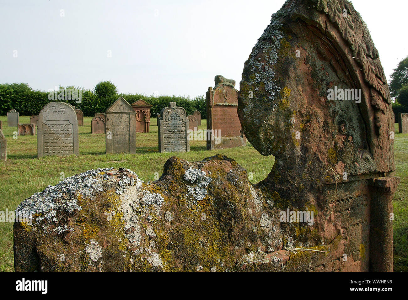 Jewish headstone grave hi-res stock photography and images - Alamy
