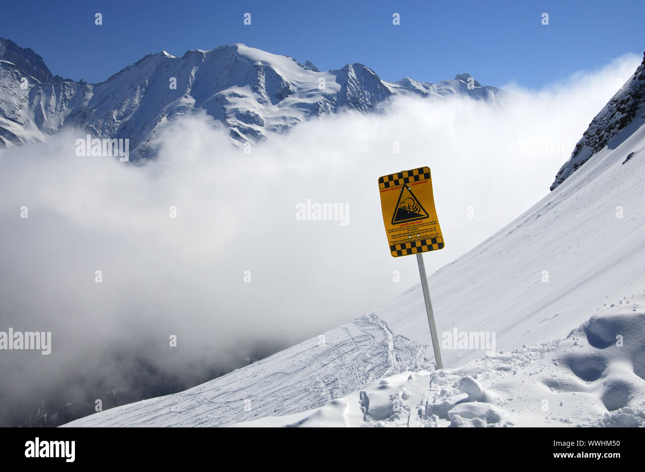 Avalanche warning sign hi-res stock photography and images - Alamy