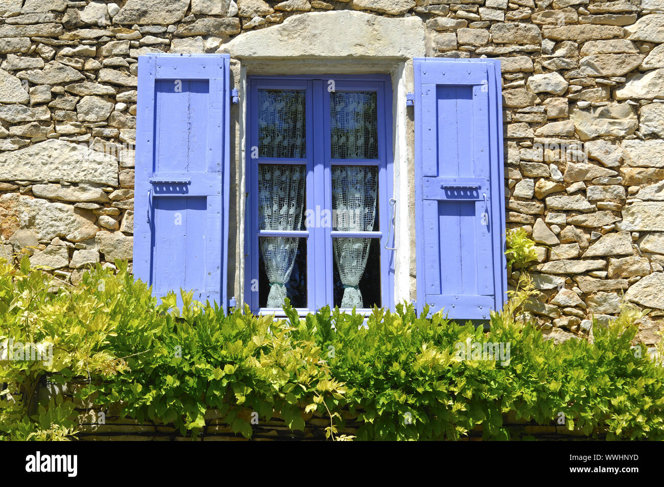 Blue shutters stone cottage hi-res stock photography and images - Alamy
