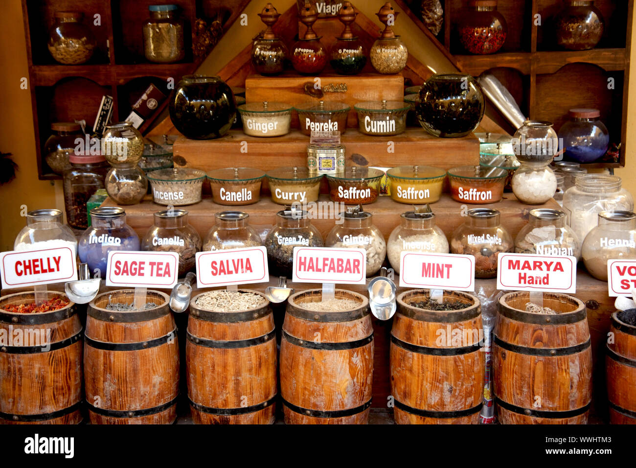 Halfabar hi-res stock photography and images - Alamy