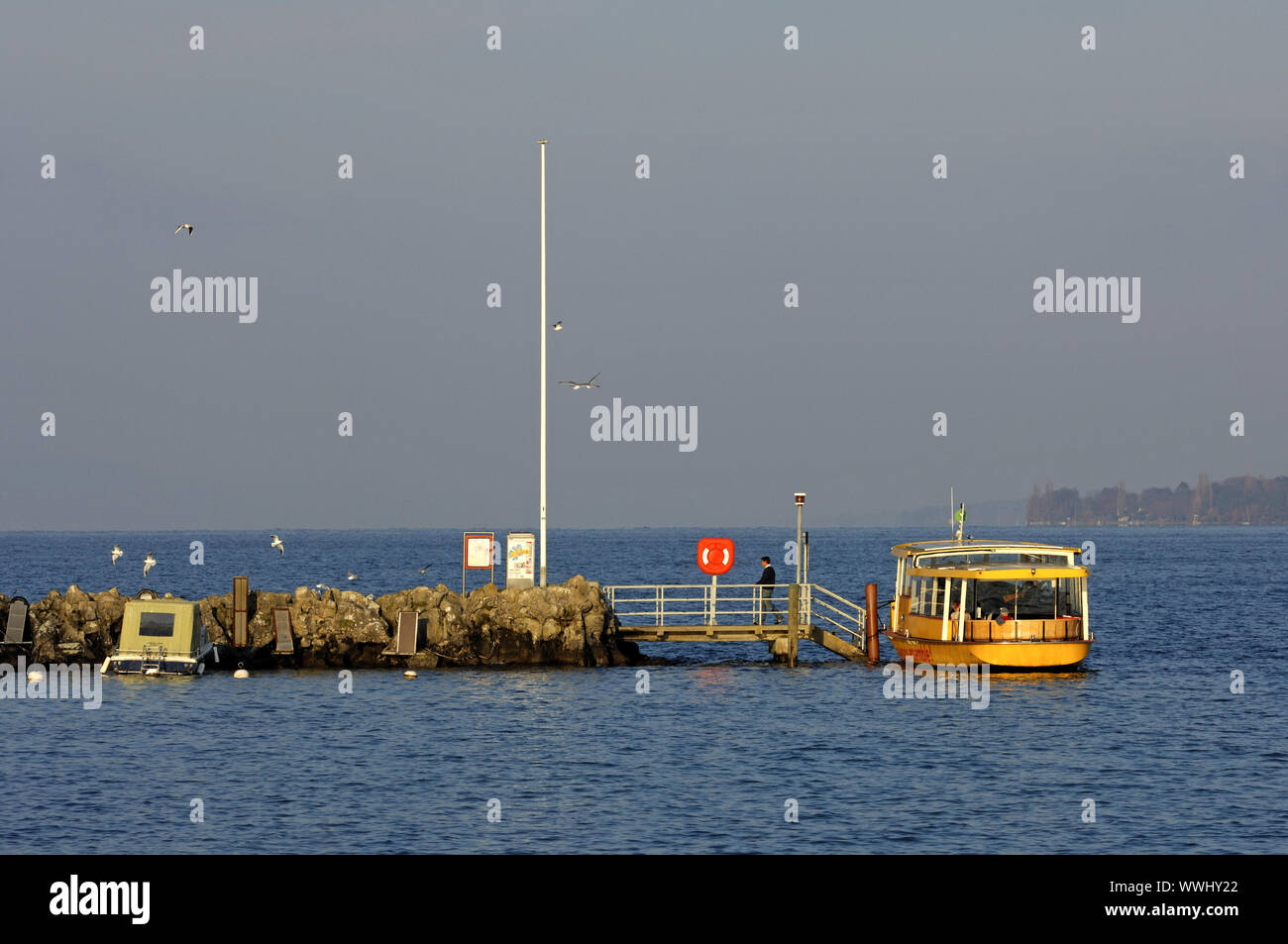 Yellow boat geneva hi-res stock photography and images - Alamy