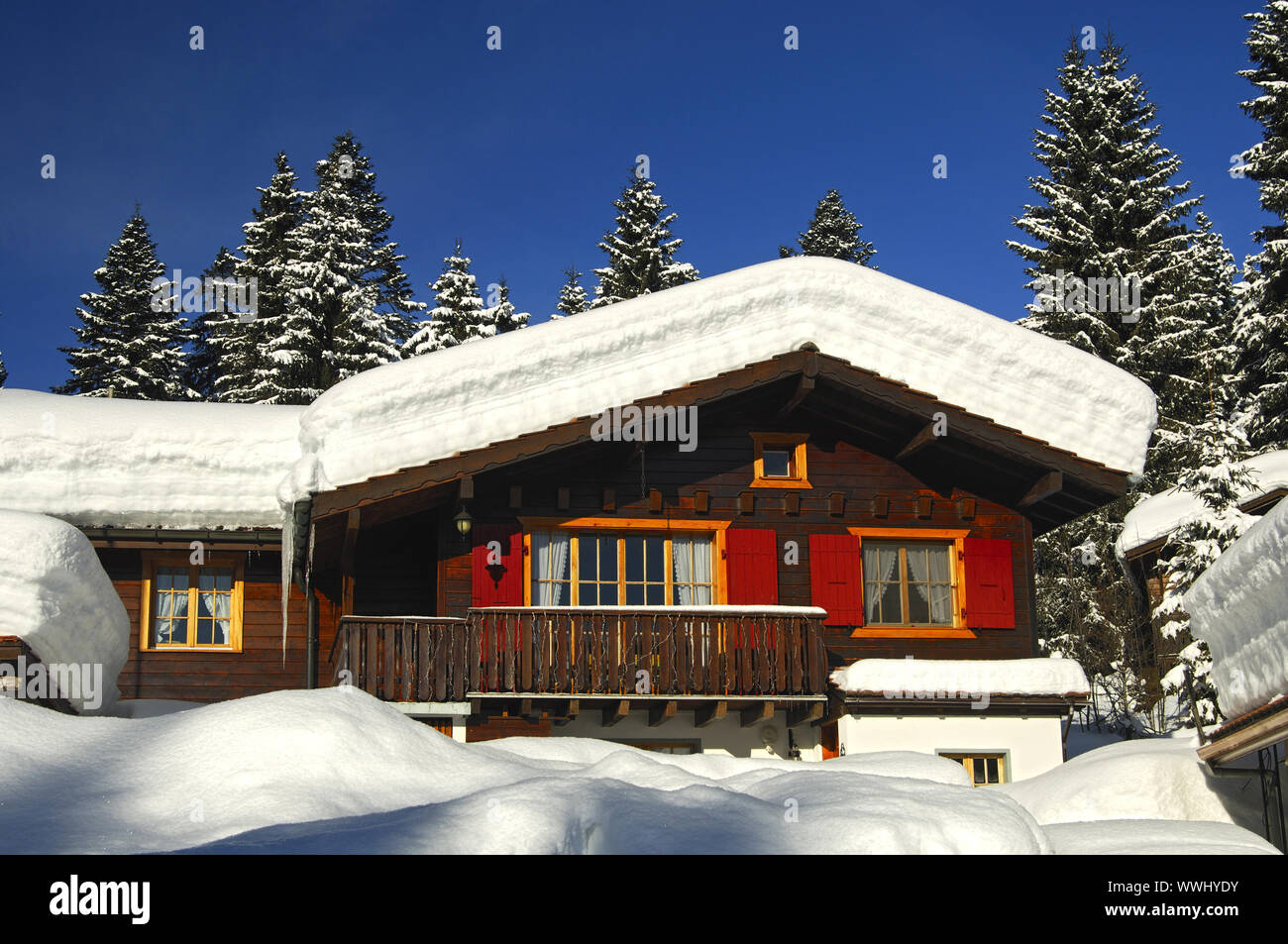 Deep snow cabin hi-res stock photography and images - Alamy