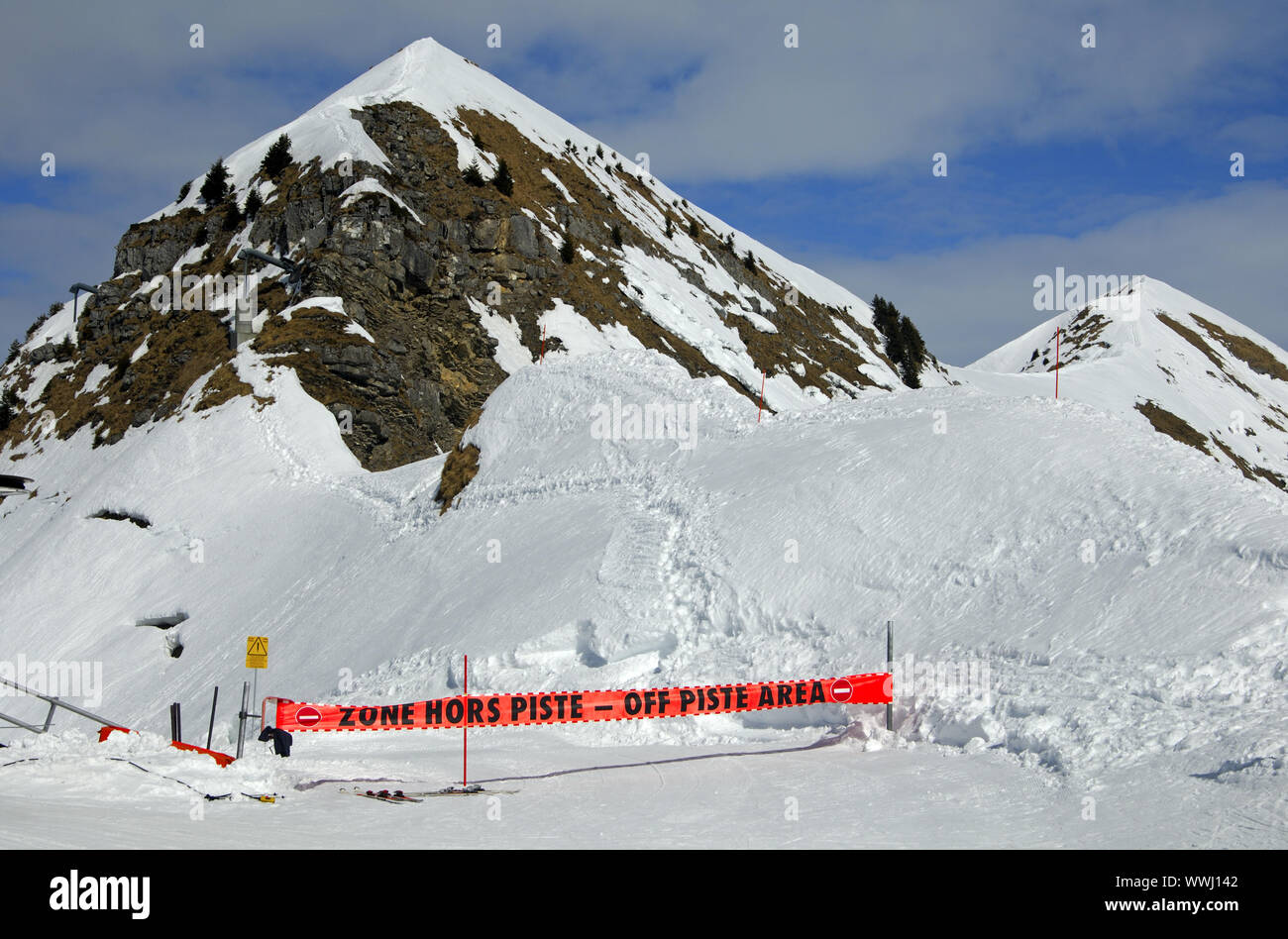 Warning sign on a closed ski slope Stock Photo - Alamy