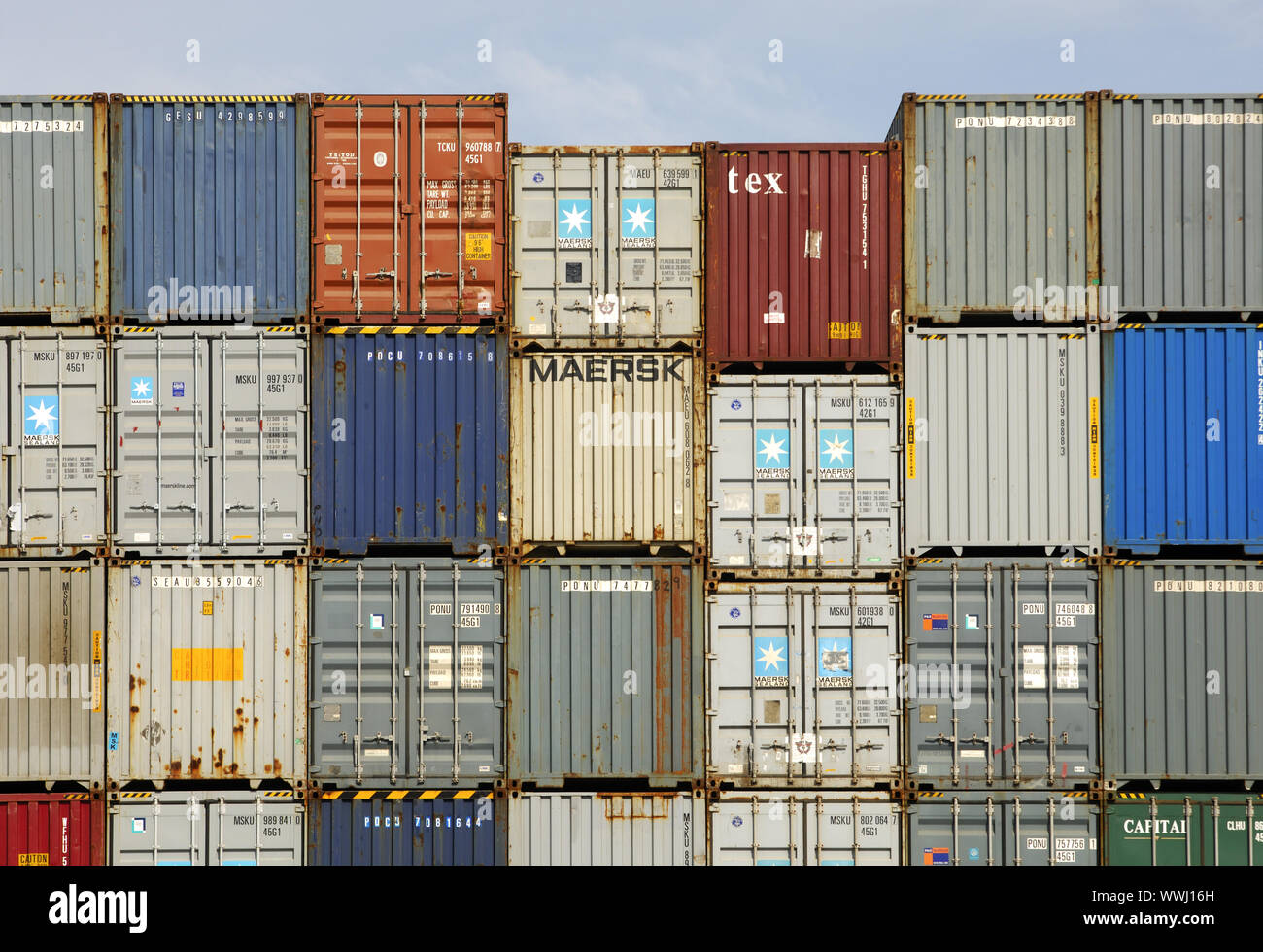 Container stack hi-res stock photography and images - Alamy