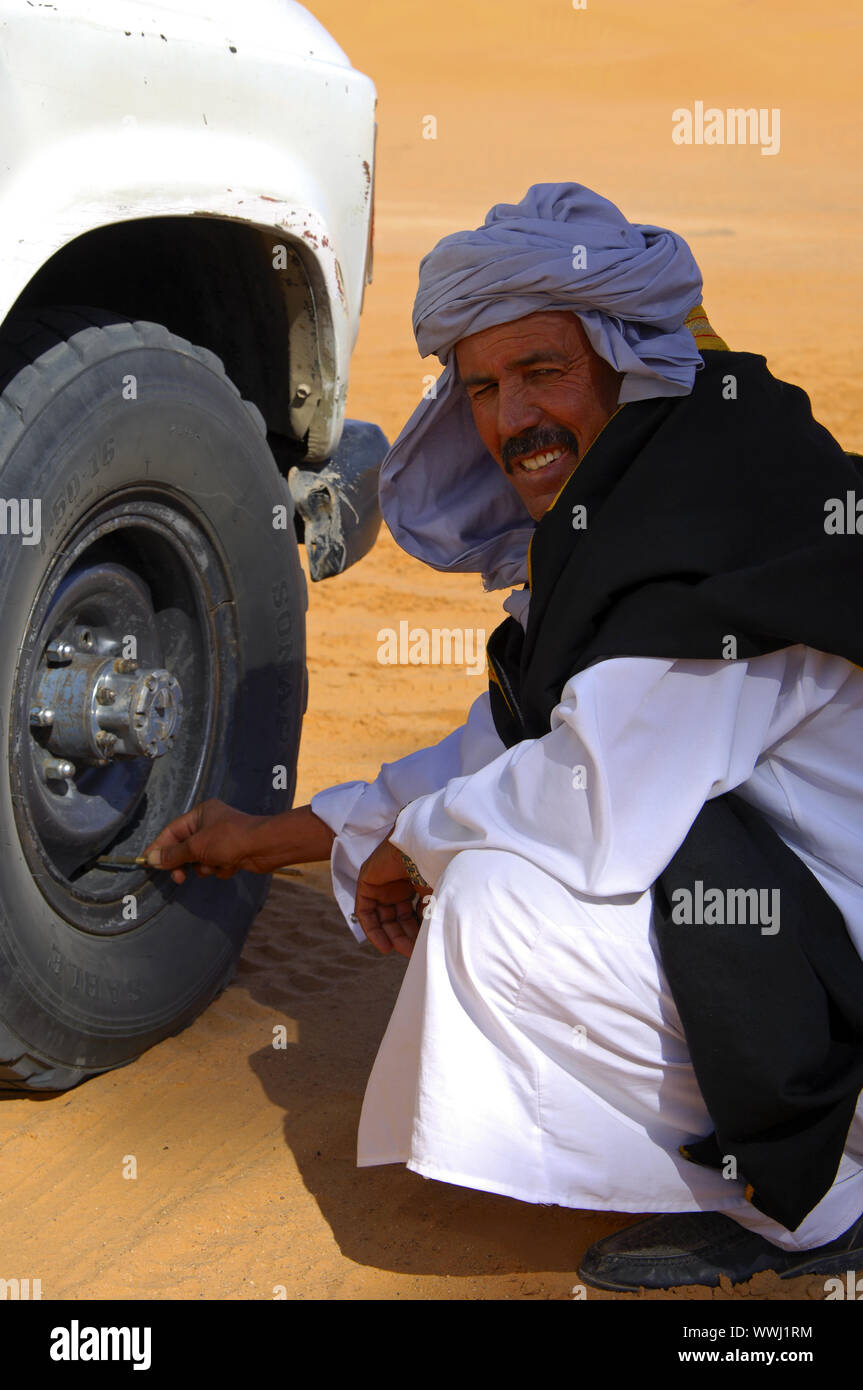 Arab driver checks tire pressure Stock Photo - Alamy