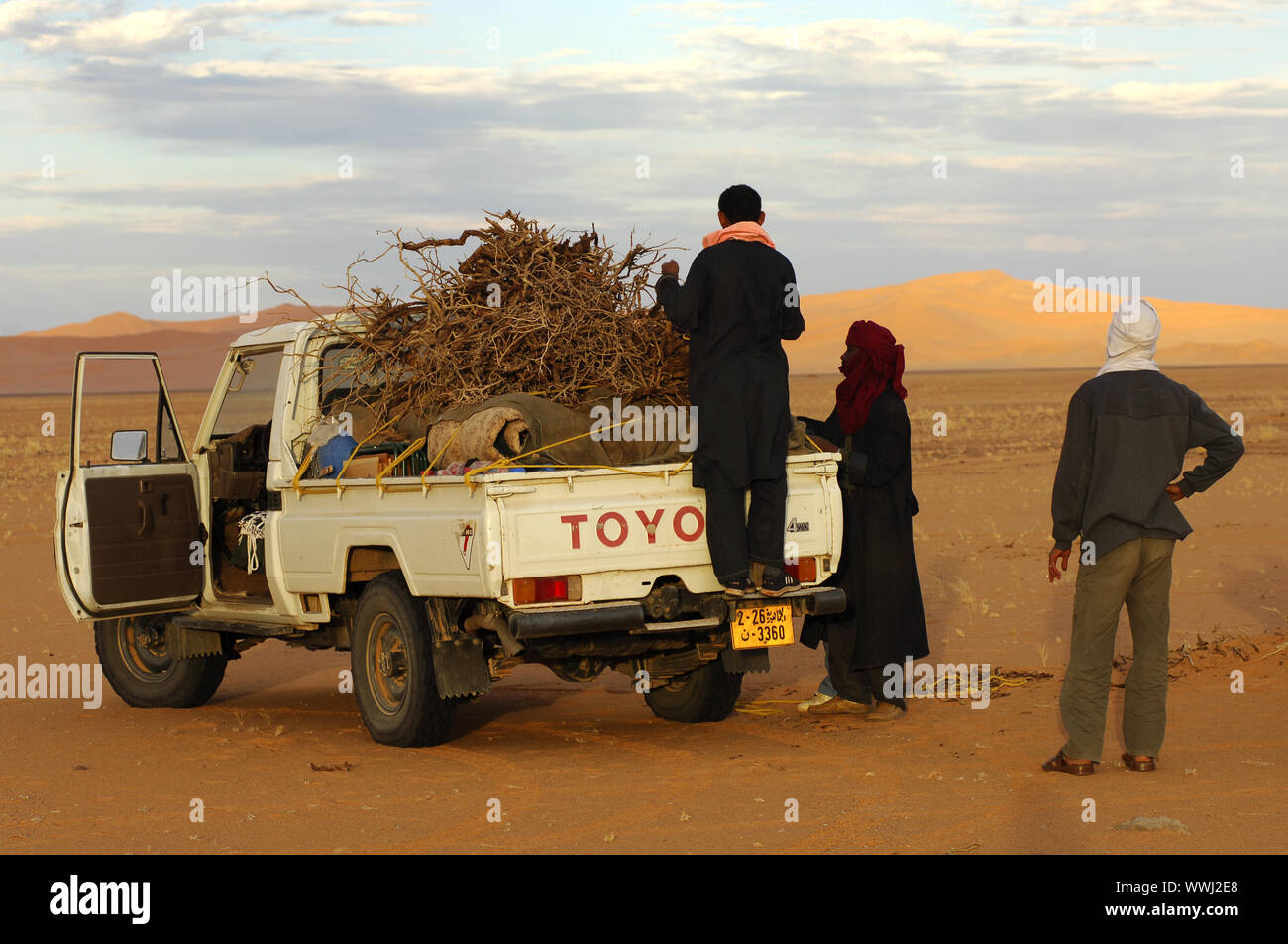 Collecting firewood africa hi-res stock photography and images - Alamy