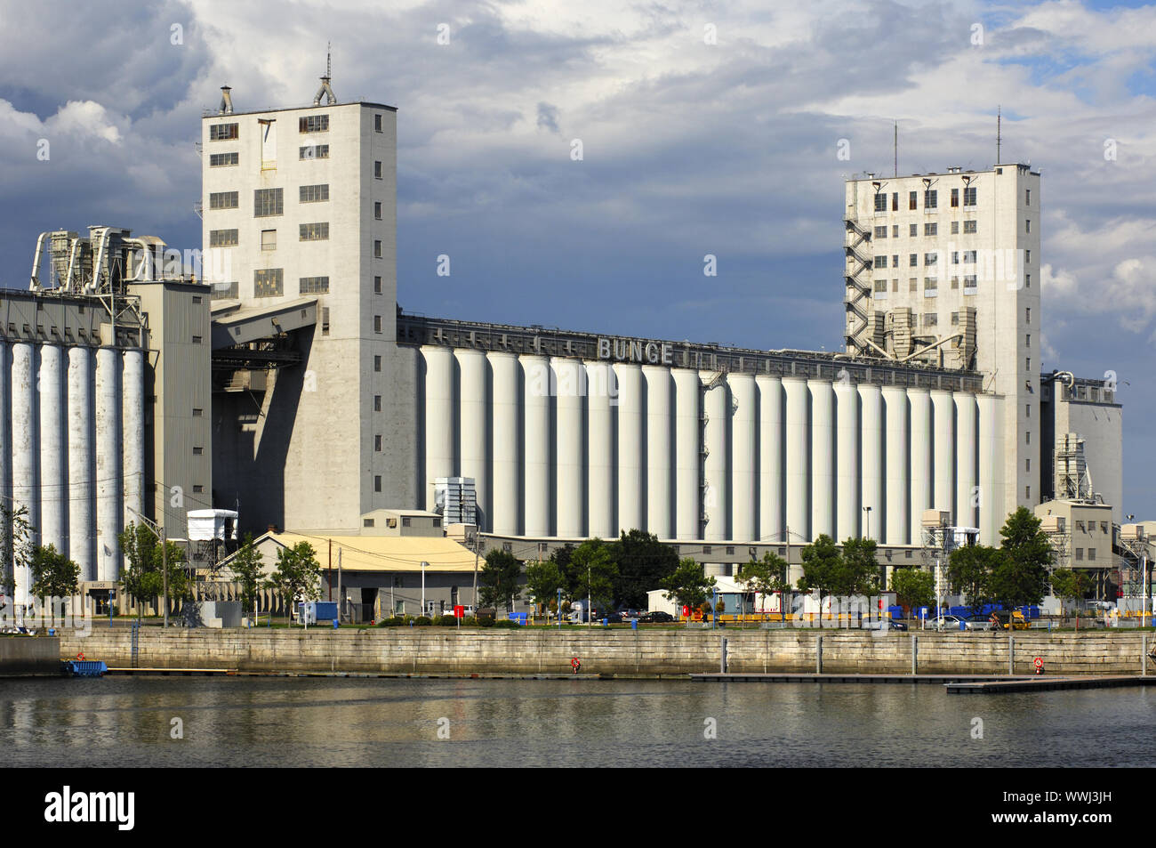 Grain bunker hi-res stock photography and images - Alamy