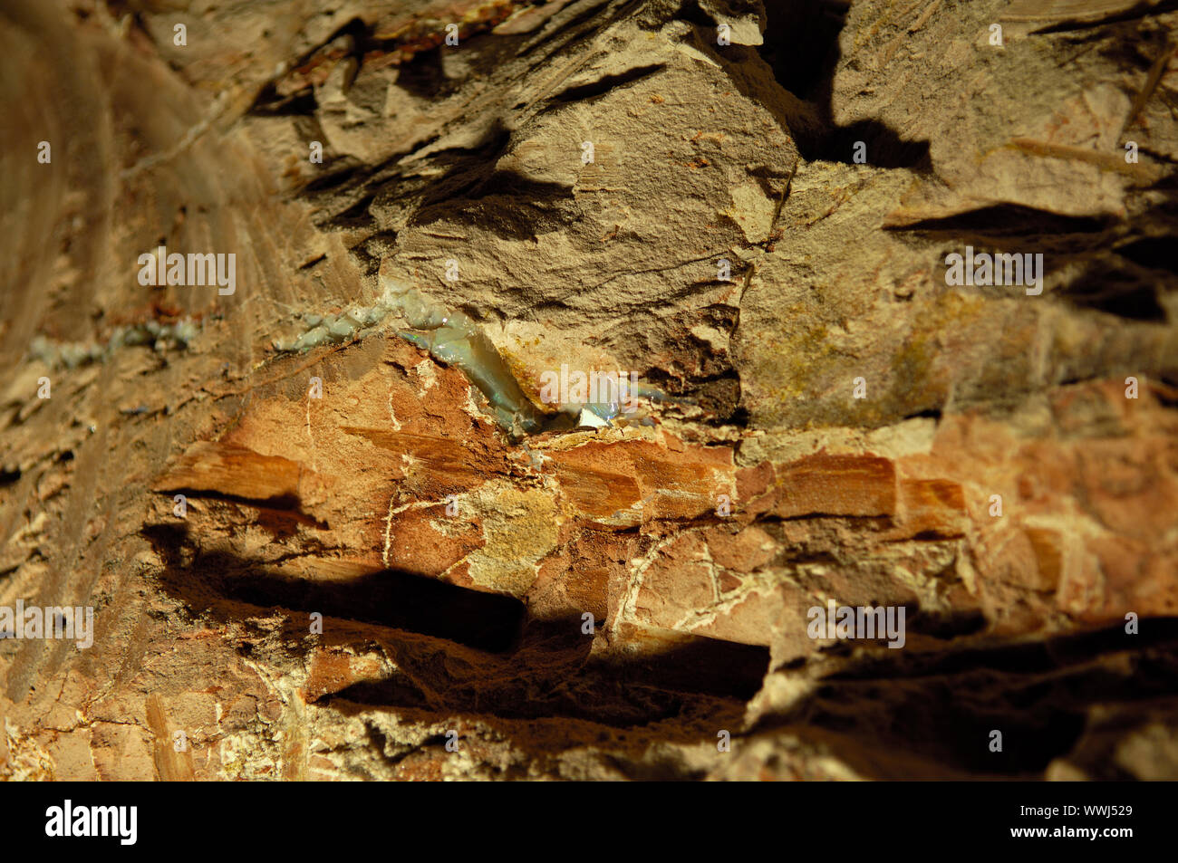 Opal seam in Opalmine in Coober Pedy, South Australia Stock Photo - Alamy