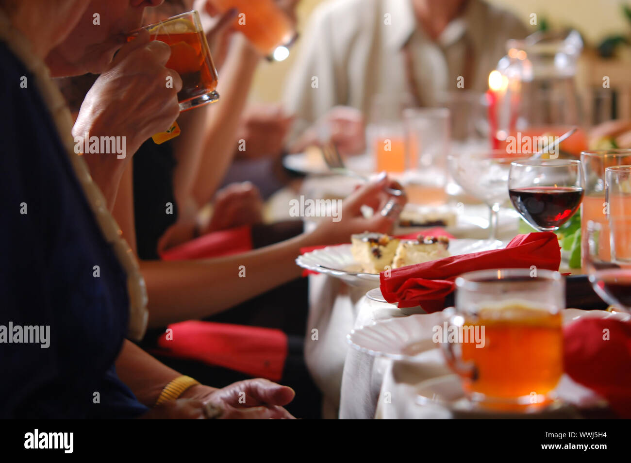 Reception setting. People sitting around the table Stock Photo - Alamy