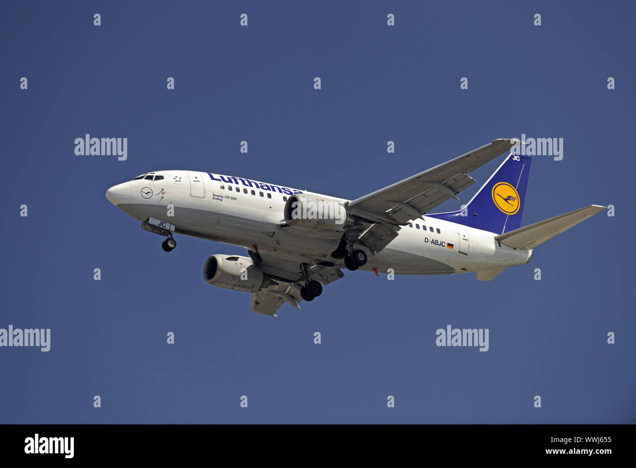 Boeing 737 500 hi-res stock photography and images - Alamy