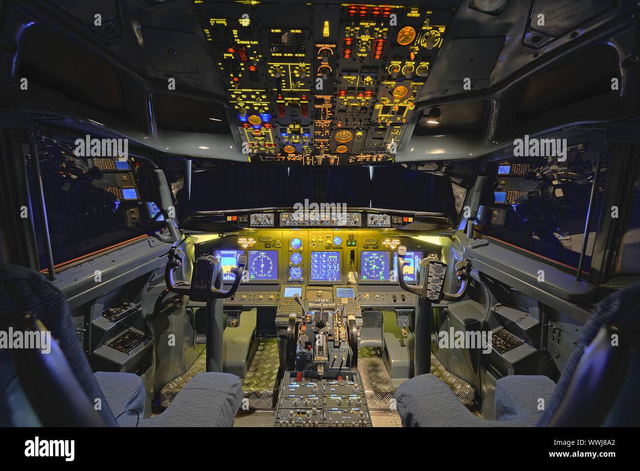 Cockpit of a Boeing 737 - 700, center console with gas levers of the ...