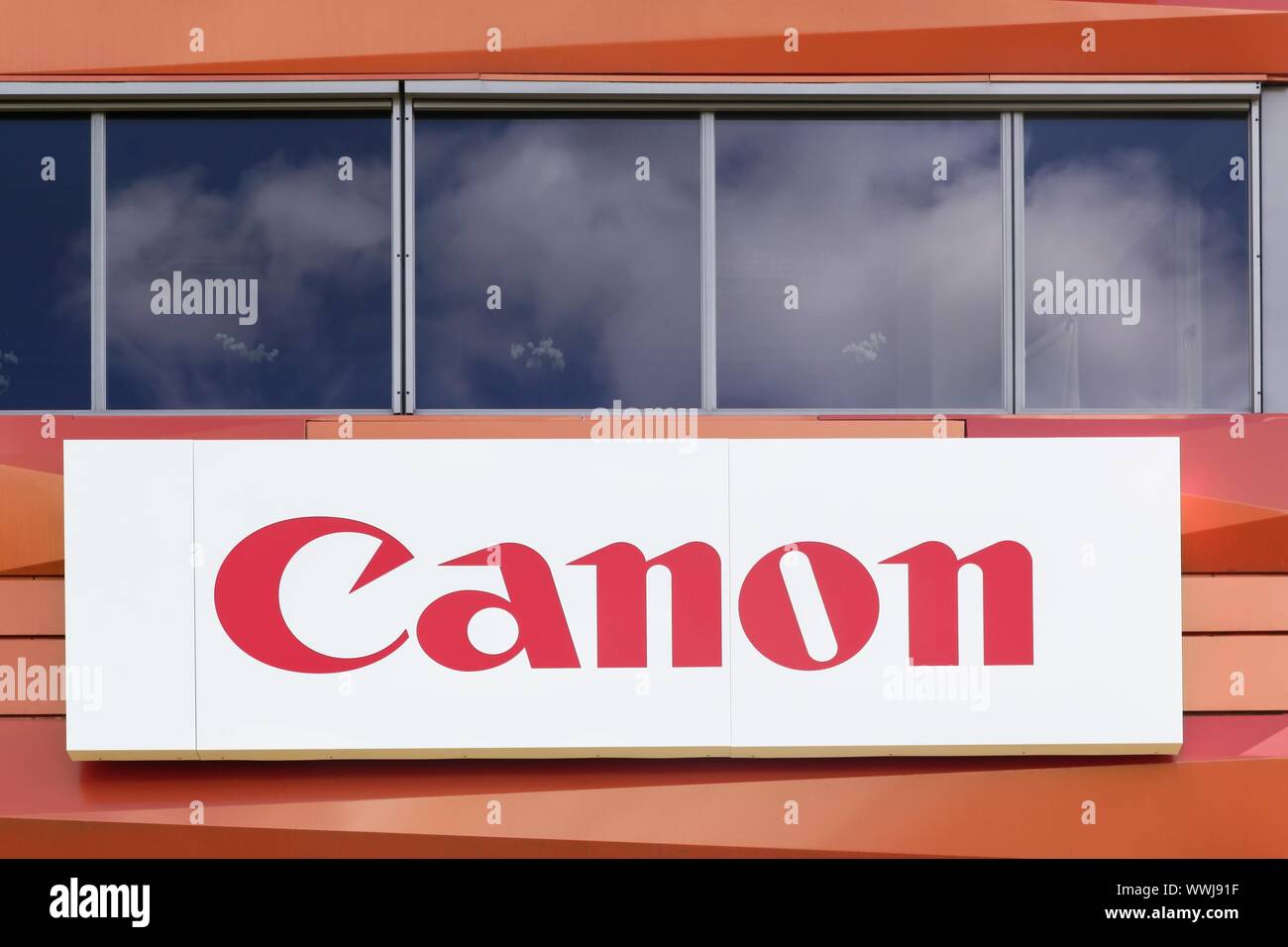 Canon logo hi-res stock photography and images - Alamy