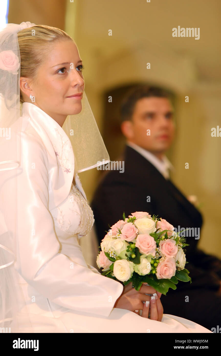 Nice young wedding couple hi-res stock photography and images - Alamy