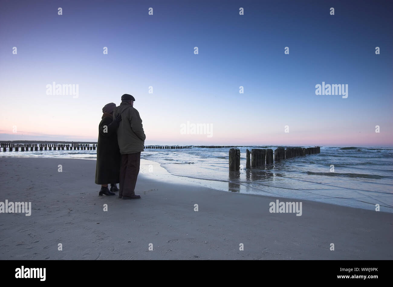 Beautiful ocean sunset seniors hi-res stock photography and images - Alamy
