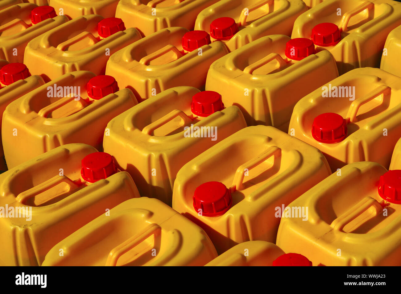 Filling container hi-res stock photography and images - Alamy