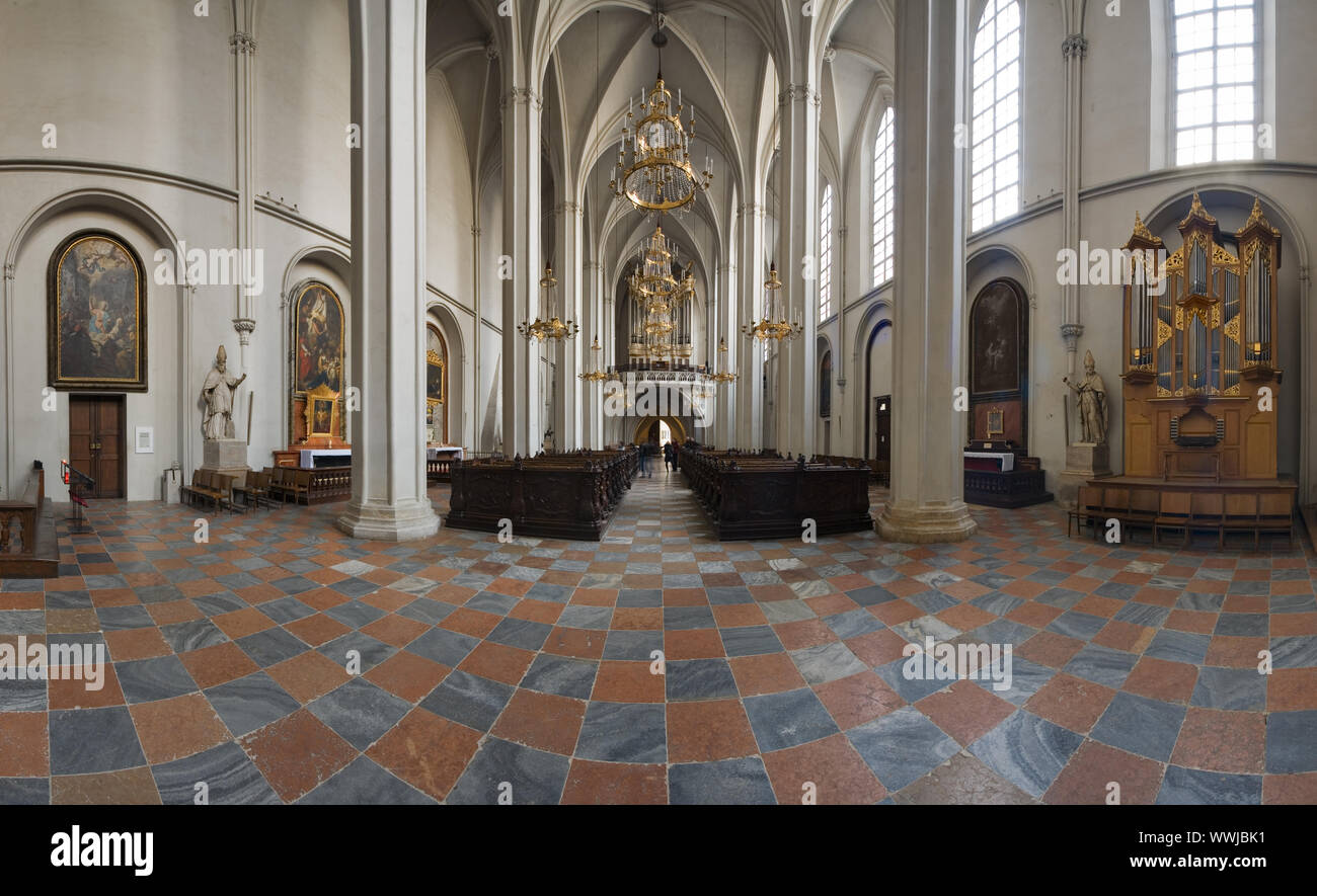 Inner city churches hi-res stock photography and images - Alamy