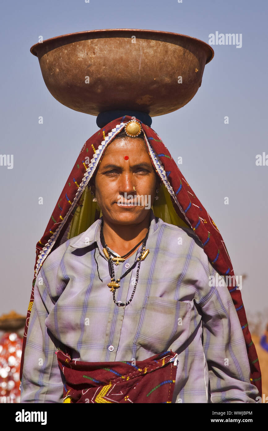 Indian women portraits hi-res stock photography and images - Alamy
